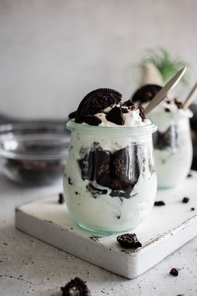 2 Ingredient Oreo Dessert that's Easy to Make