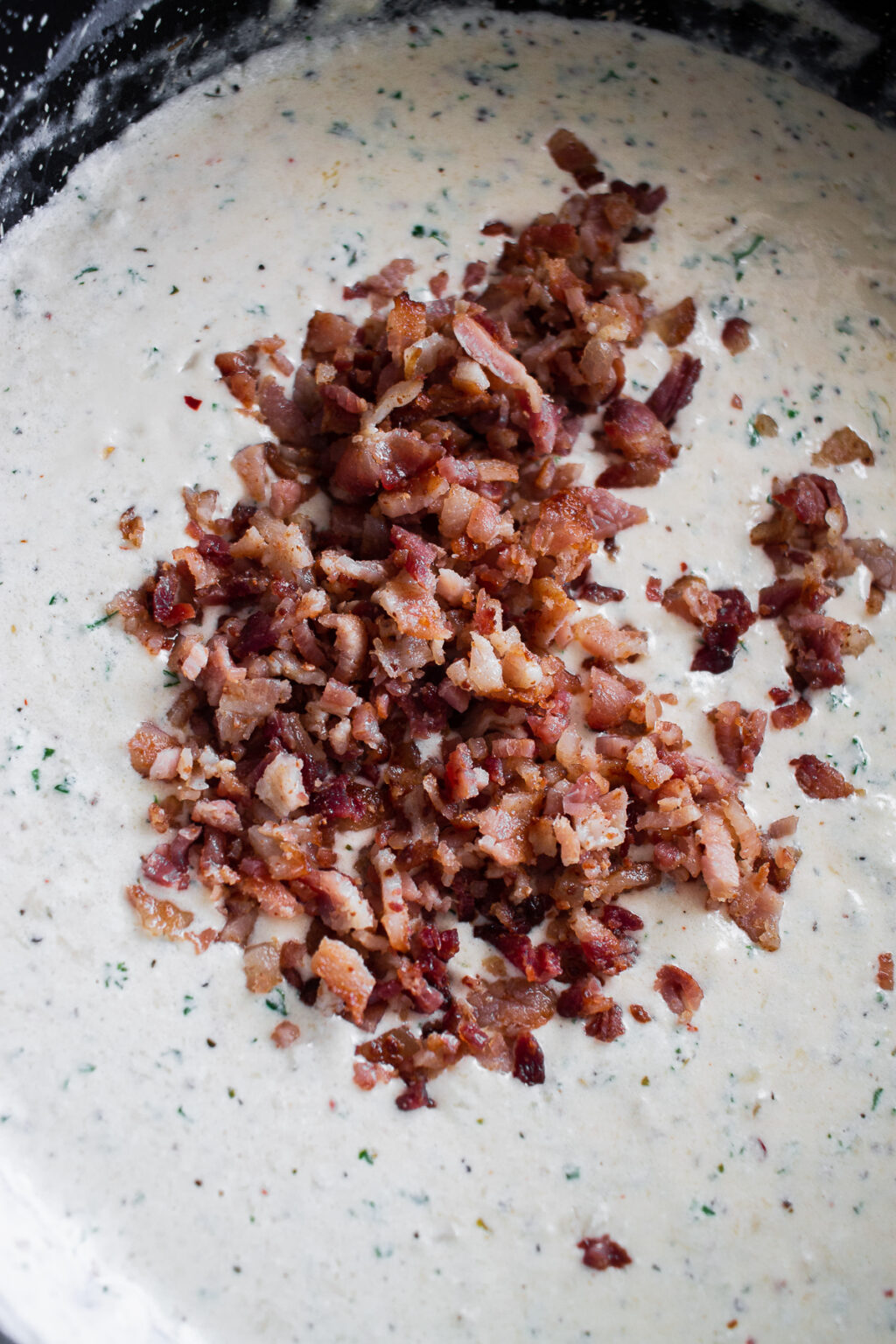 Bacon Spaghetti Recipe With A Creamy Garlic Sauce - The Bonnie Fig