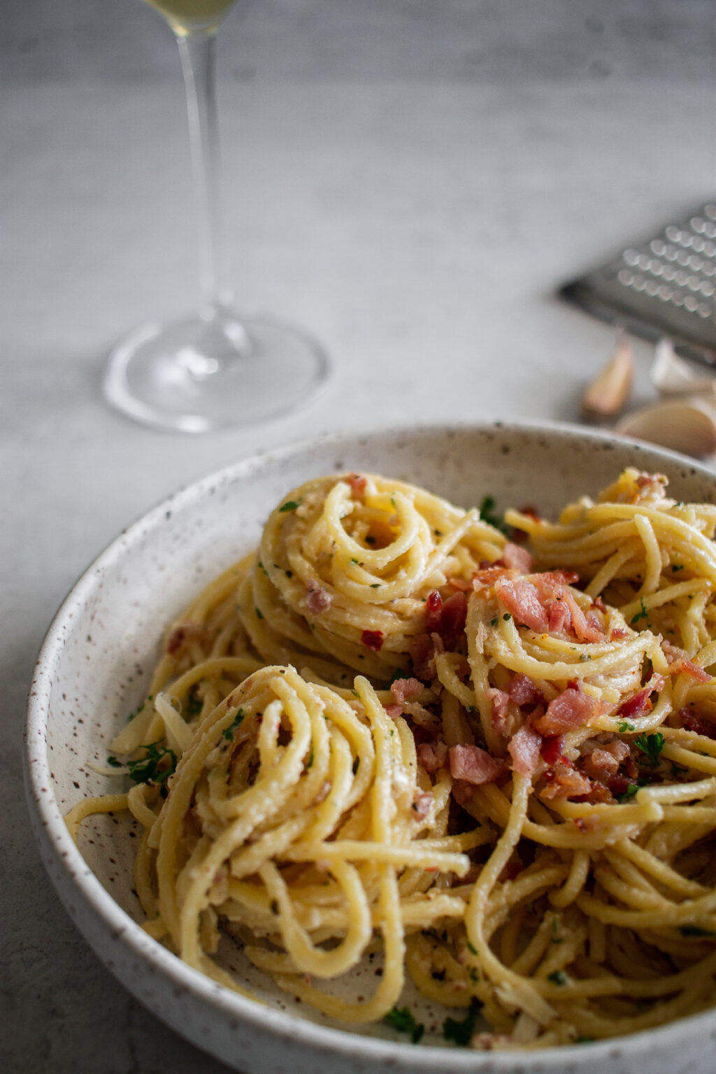 Bacon Spaghetti Recipe With A Creamy Garlic Sauce - The Bonnie Fig