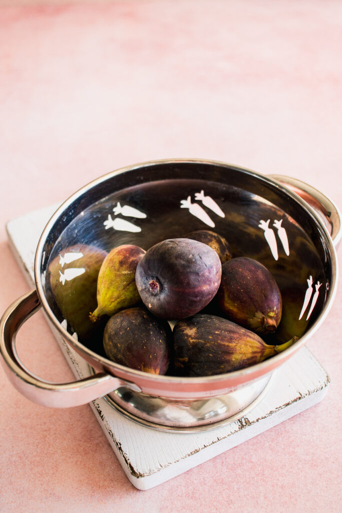 Tips and Step by Step Photos for How to Peel Figs